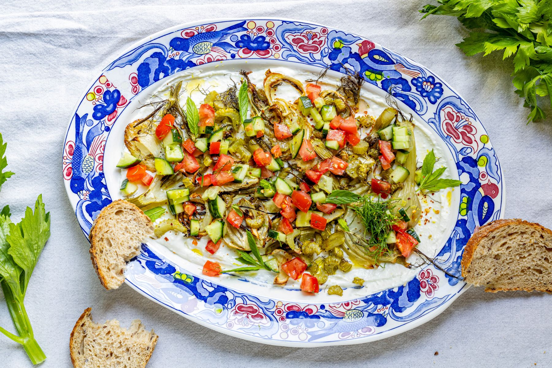 Whipped feta met geroosterde venkel, selder en frisse salsa | BelOrta